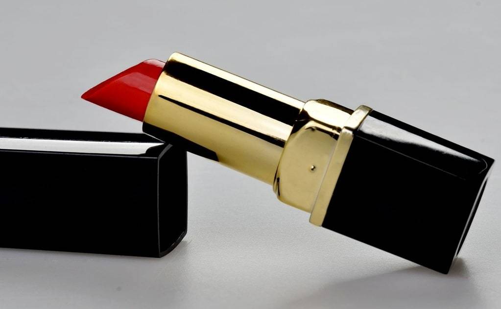 Quelques astuces pour faire tenir votre rouge à lèvres – Beautés terrestres